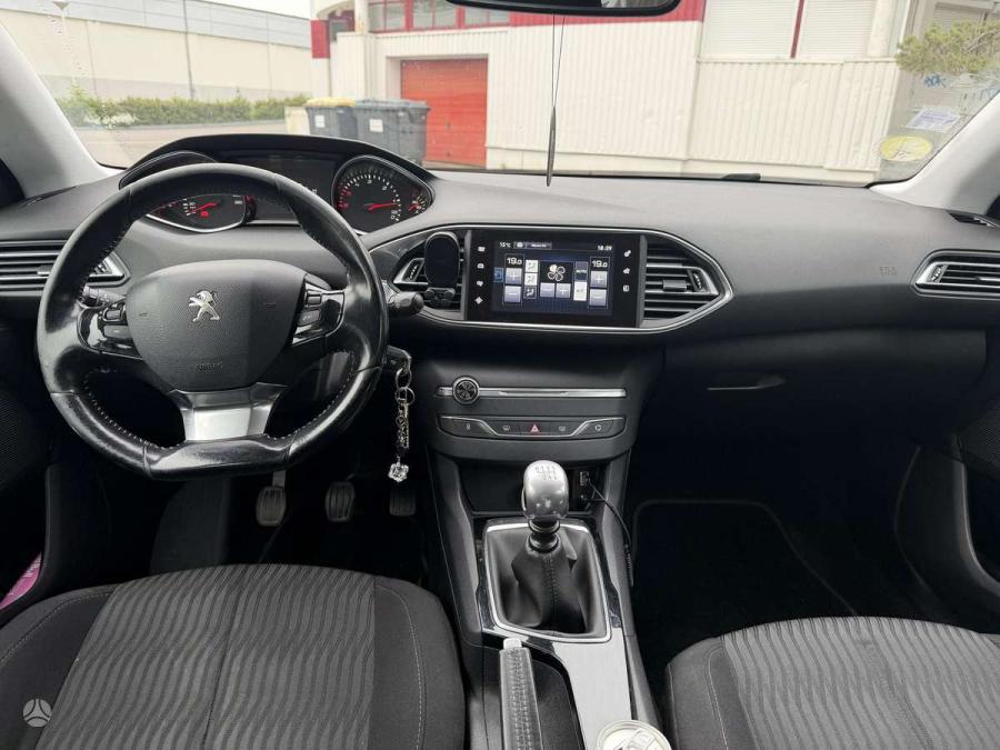 Grey Peugeot 308 2016 in Klaipeda, with an engine capacity of 0.00 L and mileage of 263 thousand km for 4200 €, photo 9 on AUTOMOTO.COM.LV