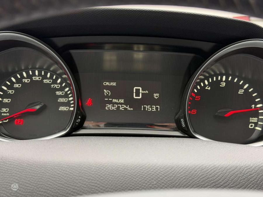 Grey Peugeot 308 2016 in Klaipeda, with an engine capacity of 0.00 L and mileage of 263 thousand km for 4200 €, photo 10 on AUTOMOTO.COM.LV