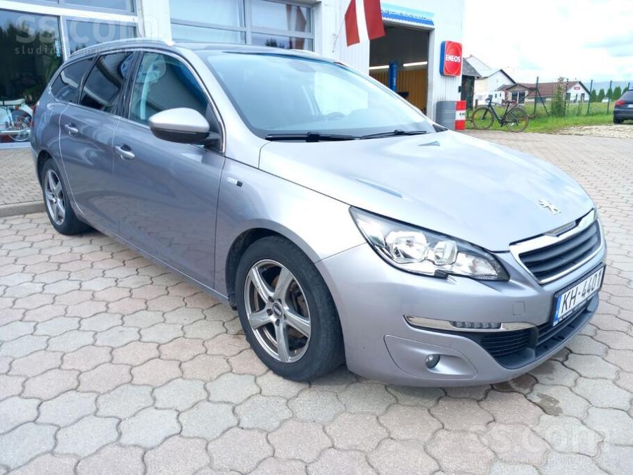 Grey Peugeot 308 2016 in Valmiera, with an engine capacity of 1.60 L and mileage of 129 thousand km for 4900 €, photo 1 on AUTOMOTO.COM.LV