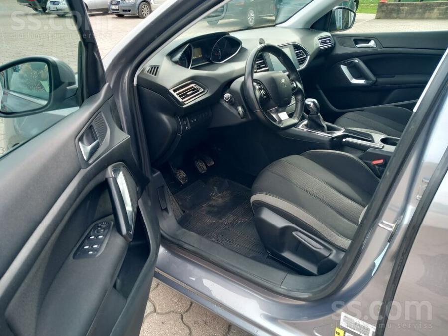 Grey Peugeot 308 2016 in Valmiera, with an engine capacity of 1.60 L and mileage of 129 thousand km for 4900 €, photo 9 on AUTOMOTO.COM.LV