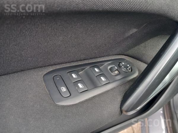 Grey Peugeot 308 2016 in Valmiera, with an engine capacity of 1.60 L and mileage of 129 thousand km for 4900 €, photo 9 on AUTOMOTO.COM.LV