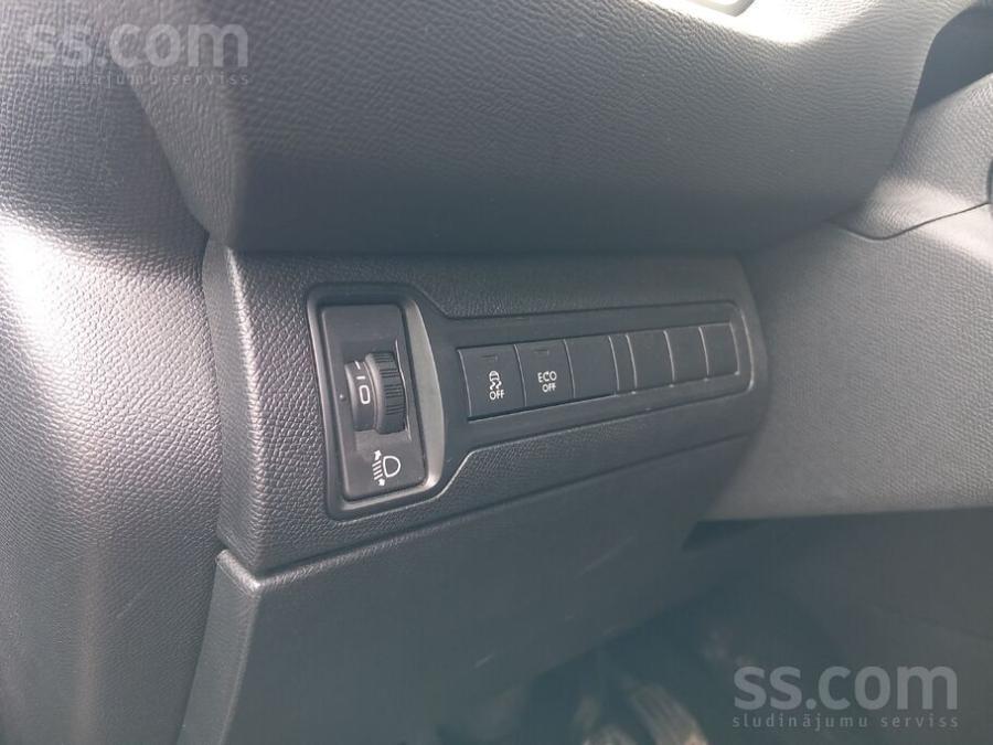 Grey Peugeot 308 2016 in Valmiera, with an engine capacity of 1.60 L and mileage of 129 thousand km for 4900 €, photo 11 on AUTOMOTO.COM.LV