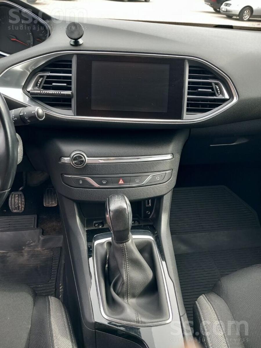 Grey Peugeot 308 2016 in Valmiera, with an engine capacity of 1.60 L and mileage of 129 thousand km for 4900 €, photo 14 on AUTOMOTO.COM.LV