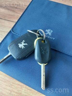 Grey Peugeot 308 2016 in Valmiera, with an engine capacity of 1.60 L and mileage of 129 thousand km for 4900 €, photo 21 on AUTOMOTO.COM.LV
