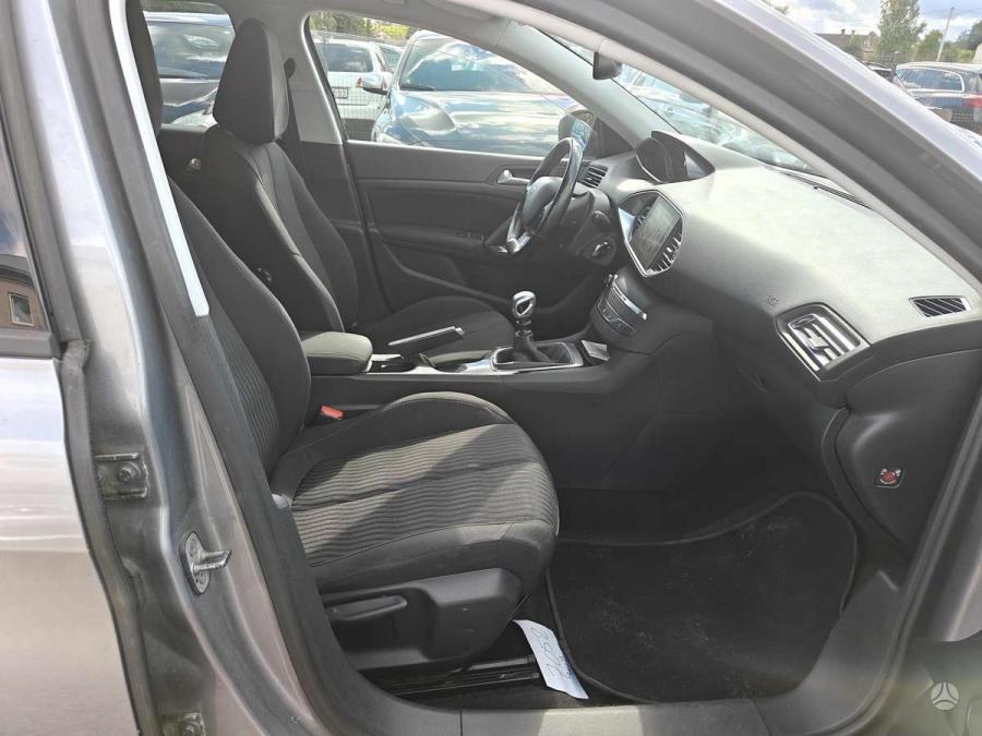 Pelēks Peugeot 308 2016 Viļņa, ar dzinēja tilpumu 1.56 L un nobraukumu 325 tūkst. km par 3950 €, foto 8 vietnē AUTOMOTO.COM.LV