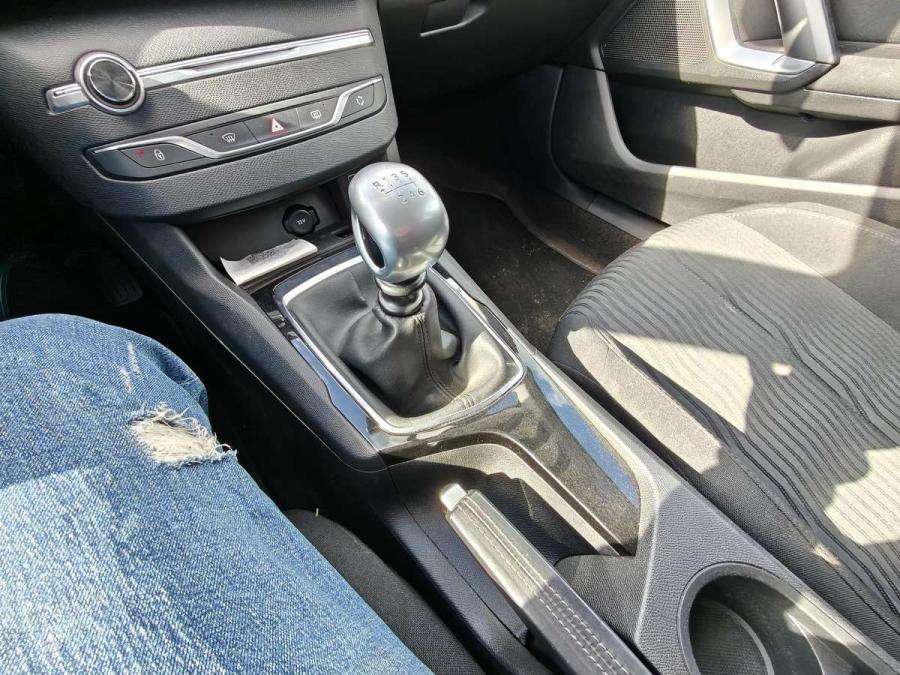 Pelēks Peugeot 308 2016 Viļņa, ar dzinēja tilpumu 1.56 L un nobraukumu 325 tūkst. km par 3950 €, foto 13 vietnē AUTOMOTO.COM.LV