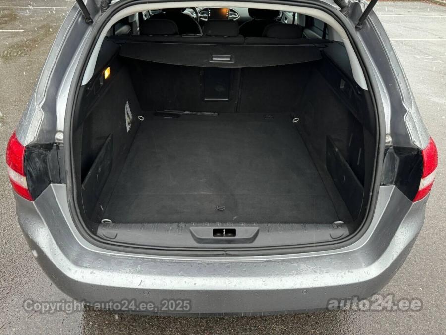 Grey Peugeot 308 2017 in Tallinn, with an engine capacity of 1.60 L and mileage of 272 thousand km for 8500 €, photo 13 on AUTOMOTO.COM.LV