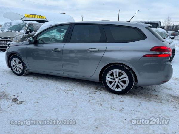Pelēks Peugeot 308 2017 Tallina, ar dzinēja tilpumu 1.60 L un nobraukumu 231 tūkst. km par 8500 €, foto 3 vietnē AUTOMOTO.COM.LV