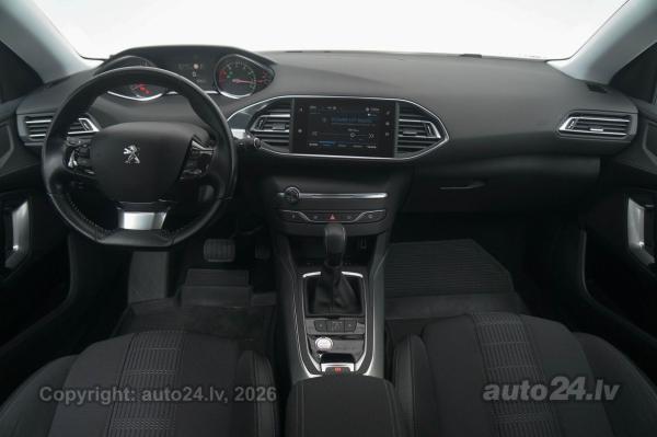 Grey Peugeot 308 2017 in Tallinn, with an engine capacity of 1.20 L and mileage of 109 thousand km for 7990 €, photo 8 on AUTOMOTO.COM.LV