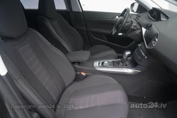 Grey Peugeot 308 2017 in Tallinn, with an engine capacity of 1.20 L and mileage of 109 thousand km for 7990 €, photo 9 on AUTOMOTO.COM.LV