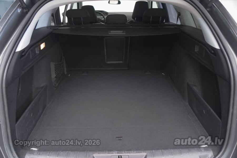 Pelēks Peugeot 308 2017 Tallina, ar dzinēja tilpumu 1.20 L un nobraukumu 109 tūkst. km par 7990 €, foto 12 vietnē AUTOMOTO.COM.LV