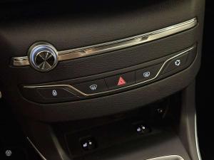 Pelēks Peugeot 308 2017 Marijampole, ar dzinēja tilpumu 2.00 L un nobraukumu 251 tūkst. km par 8450 €, foto 12 vietnē AUTOMOTO.COM.LV