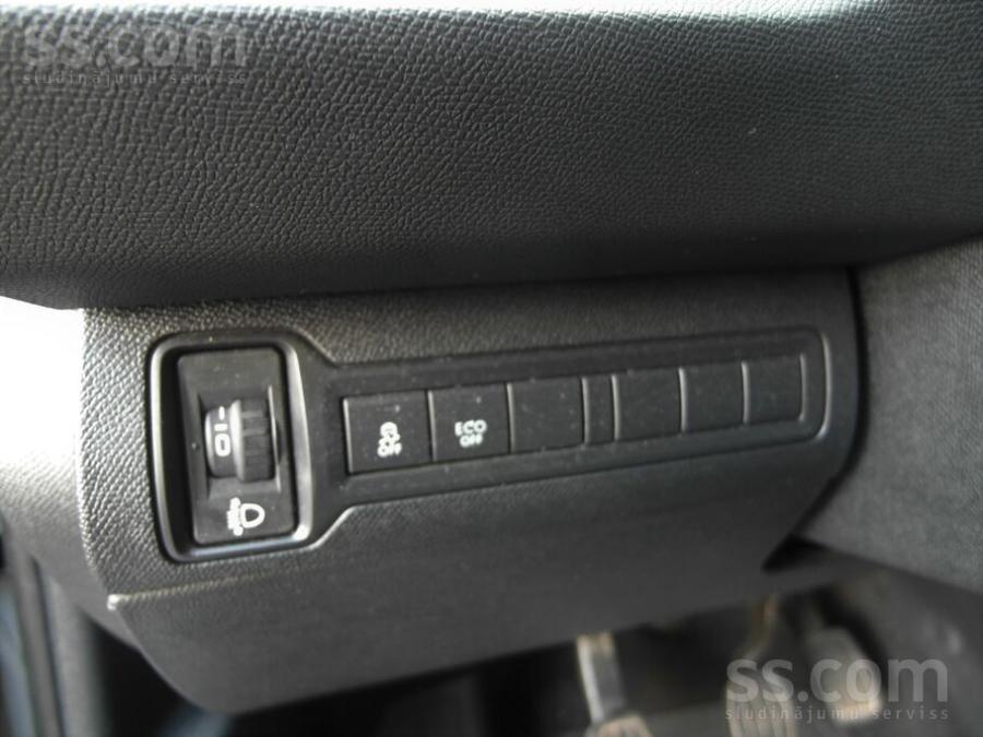 Grey Peugeot 308 2017 in Riga, with an engine capacity of 1.20 L and mileage of 180 thousand km for 3650 €, photo 9 on AUTOMOTO.COM.LV