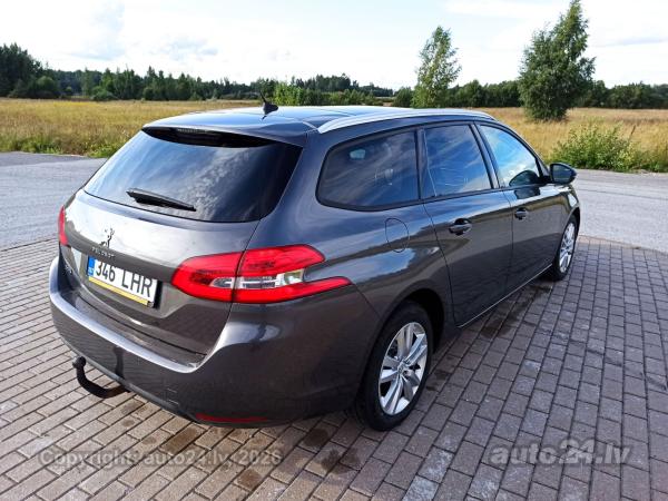 Grey Peugeot 308 2017 in Tallinn, with an engine capacity of 1.60 L and mileage of 321 thousand km for 8000 €, photo 5 on AUTOMOTO.COM.LV