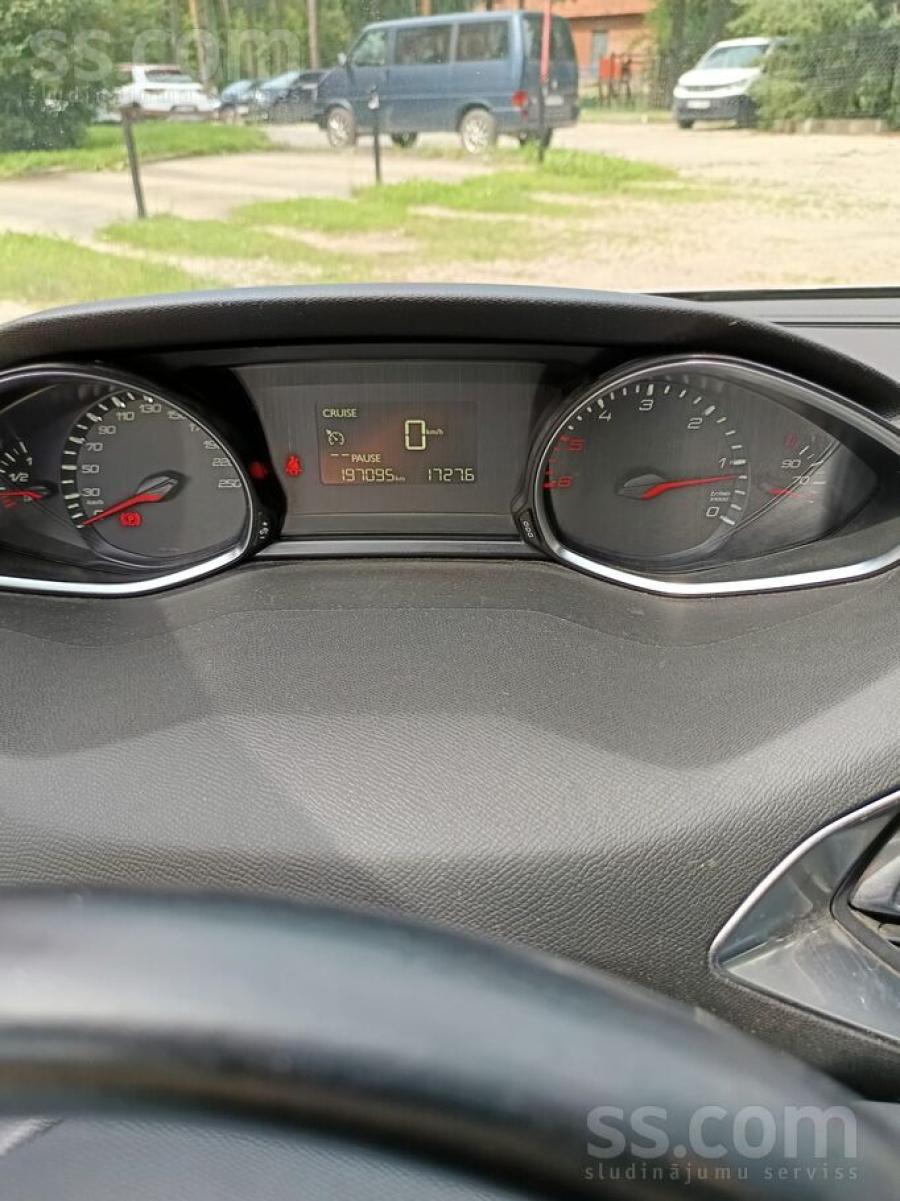 Grey Peugeot 308 2017 in Riga, with an engine capacity of 1.60 L and mileage of 197 thousand km for 4800 €, photo 5 on AUTOMOTO.COM.LV