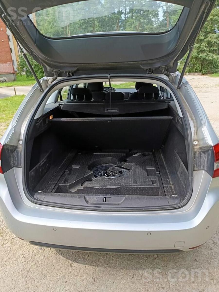 Grey Peugeot 308 2017 in Riga, with an engine capacity of 1.60 L and mileage of 197 thousand km for 4800 €, photo 8 on AUTOMOTO.COM.LV
