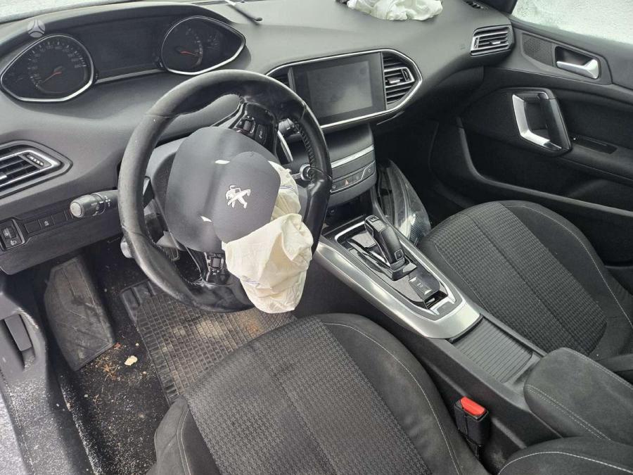 Grey Peugeot 308 2018 in Ukmerge, with an engine capacity of 1.50 L and mileage of 130 thousand km for 3450 €, photo 9 on AUTOMOTO.COM.LV