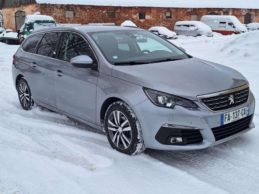Grey Peugeot 308 2018 in Taurage, with an engine capacity of 1.50 L and mileage of 219 thousand km for 7900 €, photo 3 on AUTOMOTO.COM.LV