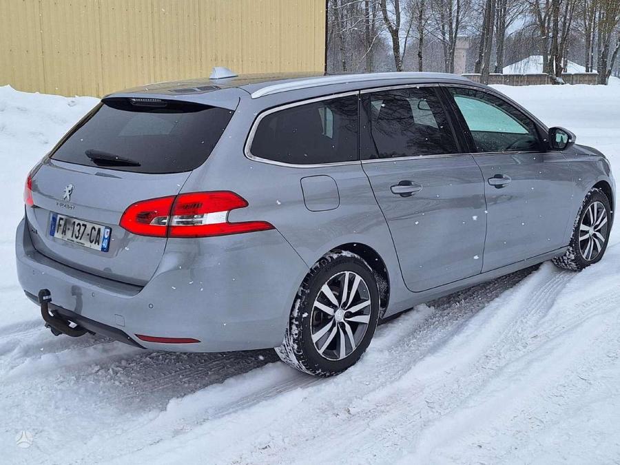 Grey Peugeot 308 2018 in Taurage, with an engine capacity of 1.50 L and mileage of 219 thousand km for 7900 €, photo 4 on AUTOMOTO.COM.LV