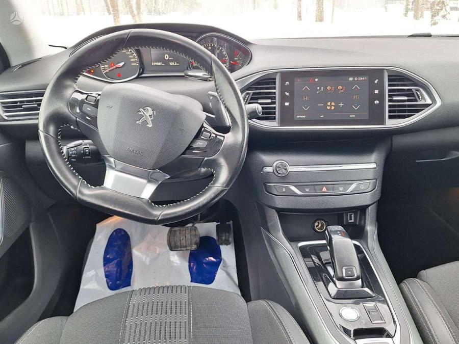 Grey Peugeot 308 2018 in Taurage, with an engine capacity of 1.50 L and mileage of 219 thousand km for 7900 €, photo 14 on AUTOMOTO.COM.LV