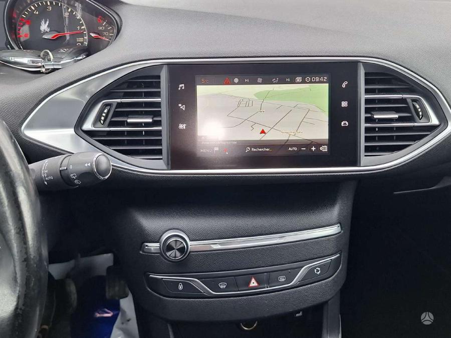Grey Peugeot 308 2018 in Taurage, with an engine capacity of 1.50 L and mileage of 219 thousand km for 7900 €, photo 17 on AUTOMOTO.COM.LV