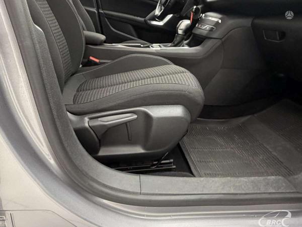 Grey Peugeot 308 2018 in Vilnius, with an engine capacity of 1.56 L and mileage of 80 thousand km for 8500 €, photo 7 on AUTOMOTO.COM.LV