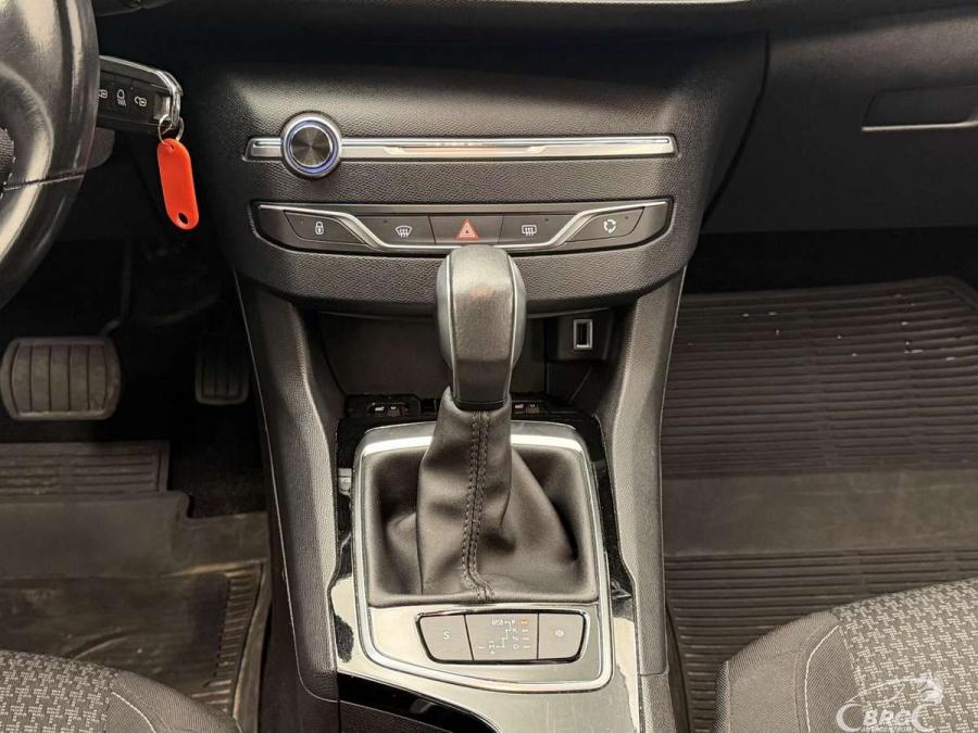 Pelēks Peugeot 308 2018 Viļņa, ar dzinēja tilpumu 1.56 L un nobraukumu 80 tūkst. km par 8500 €, foto 18 vietnē AUTOMOTO.COM.LV