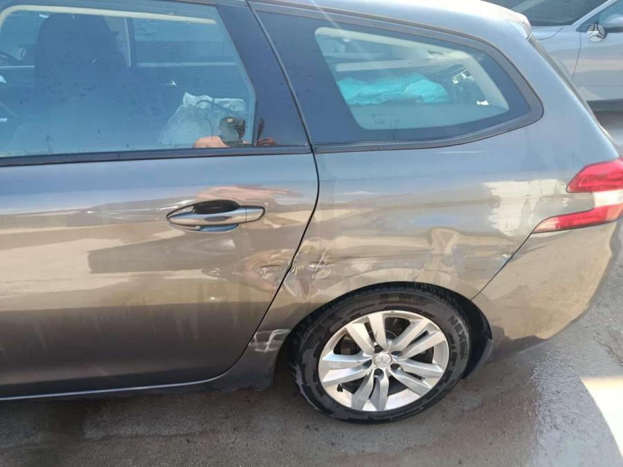 Grey Peugeot 308 2018 in Taurage, with an engine capacity of 1.50 L and mileage of 280 thousand km for 3900 €, photo 6 on AUTOMOTO.COM.LV