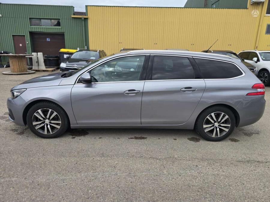 Grey Peugeot 308 2018 in Taurage, with an engine capacity of 1.20 L and mileage of 102 thousand km for 6500 €, photo 4 on AUTOMOTO.COM.LV