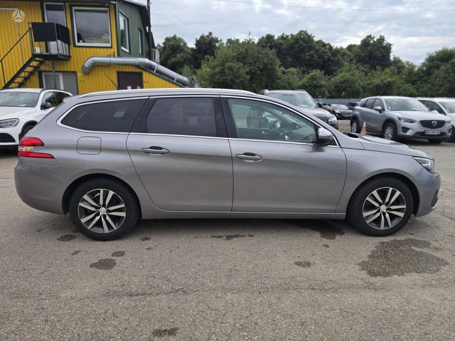 Grey Peugeot 308 2018 in Taurage, with an engine capacity of 1.20 L and mileage of 102 thousand km for 6500 €, photo 8 on AUTOMOTO.COM.LV