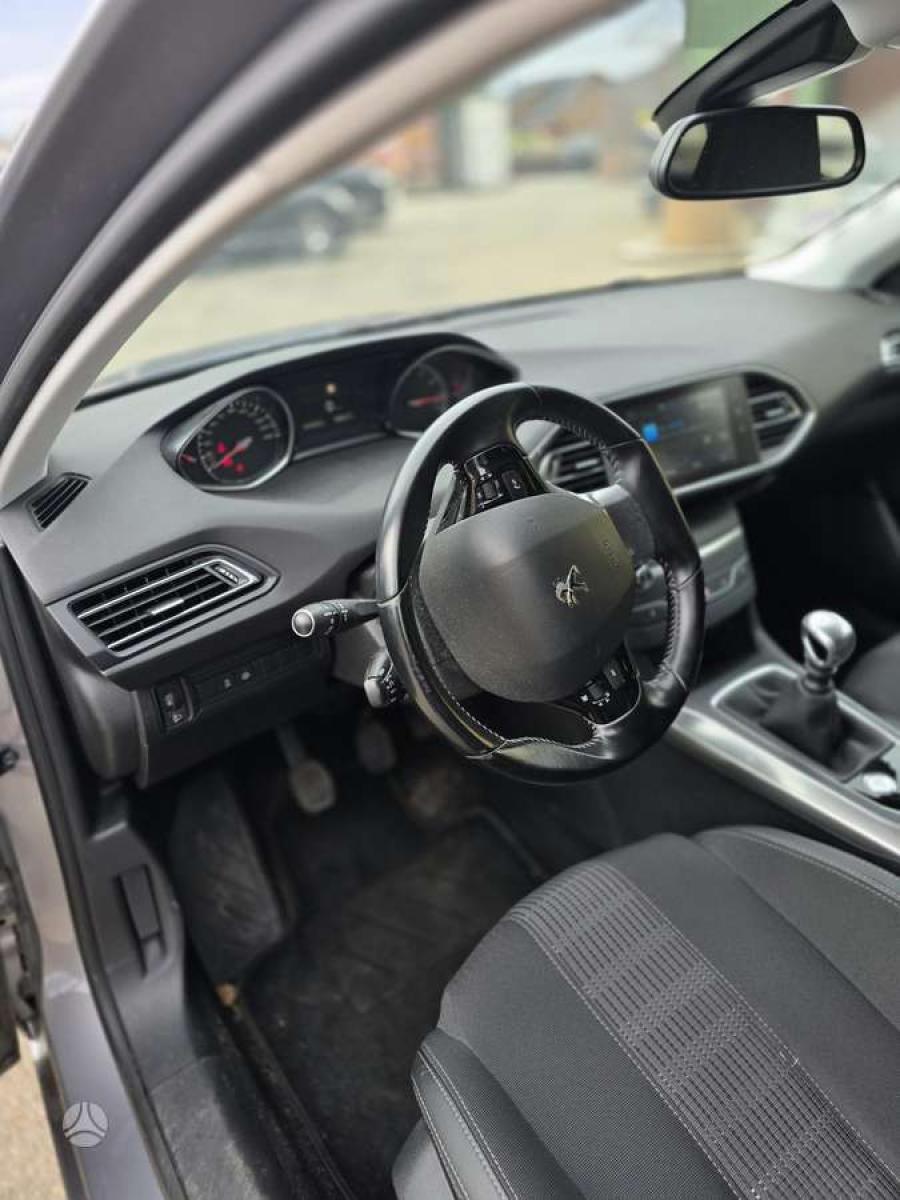 Grey Peugeot 308 2018 in Taurage, with an engine capacity of 1.20 L and mileage of 102 thousand km for 6500 €, photo 14 on AUTOMOTO.COM.LV