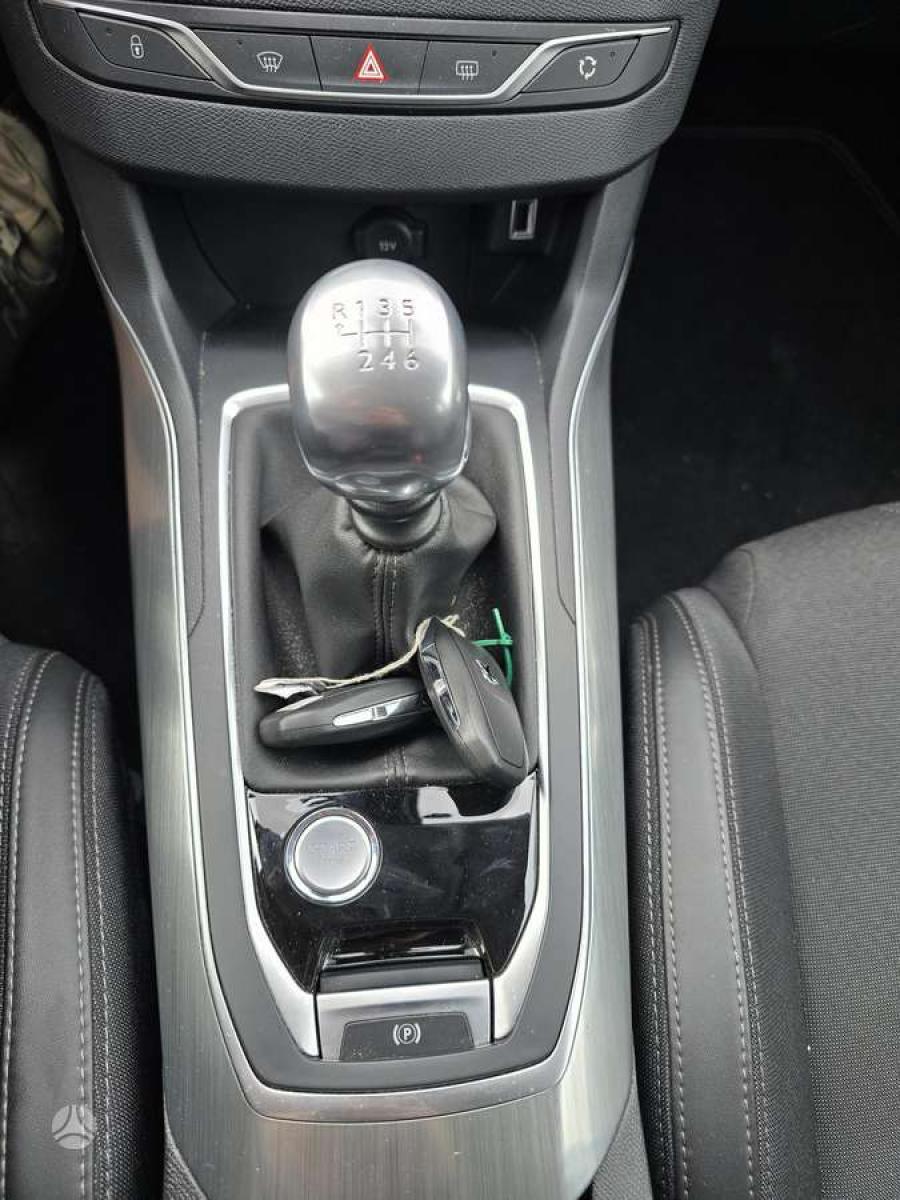 Grey Peugeot 308 2018 in Taurage, with an engine capacity of 1.20 L and mileage of 102 thousand km for 6500 €, photo 19 on AUTOMOTO.COM.LV