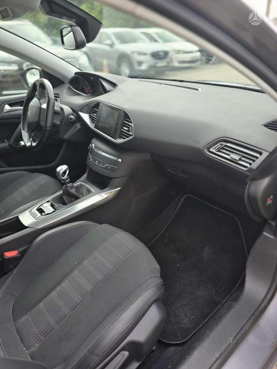 Grey Peugeot 308 2018 in Taurage, with an engine capacity of 1.20 L and mileage of 102 thousand km for 6500 €, photo 23 on AUTOMOTO.COM.LV