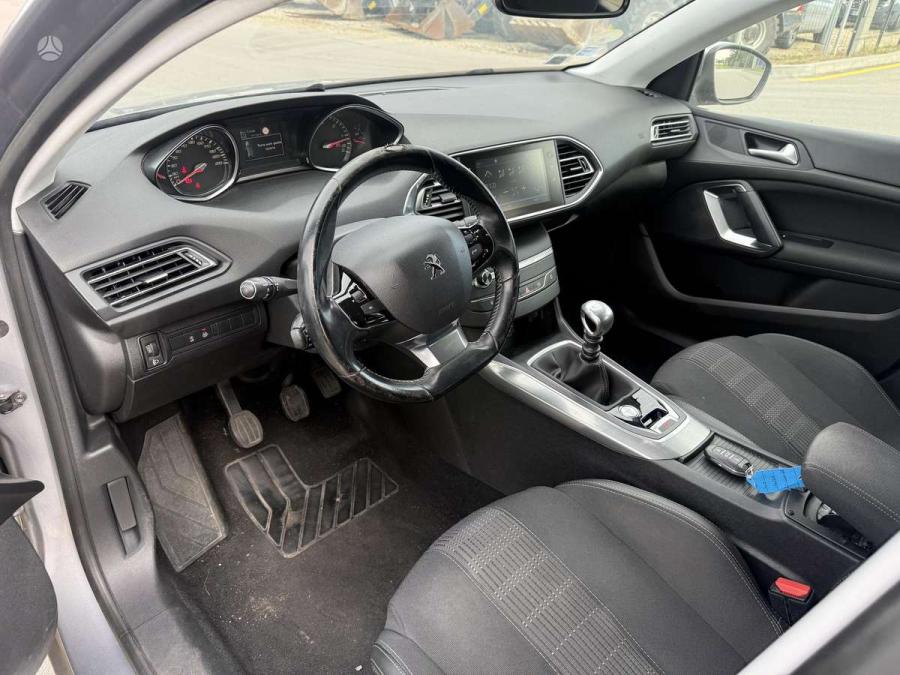 Grey Peugeot 308 2018 in Taurage, with an engine capacity of 1.50 L and mileage of 170 thousand km for 4600 €, photo 12 on AUTOMOTO.COM.LV