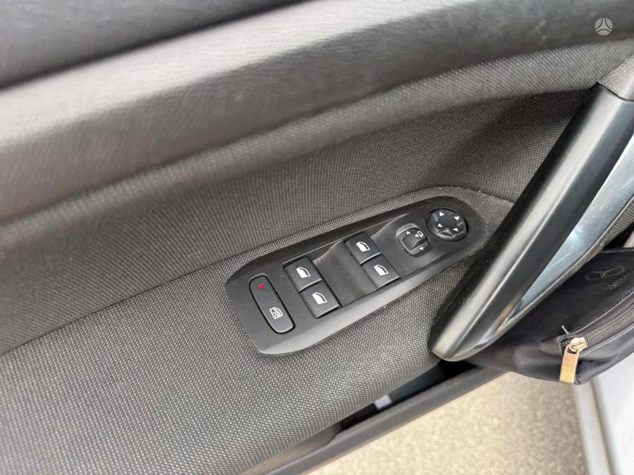 Grey Peugeot 308 2018 in Taurage, with an engine capacity of 1.50 L and mileage of 170 thousand km for 4600 €, photo 15 on AUTOMOTO.COM.LV