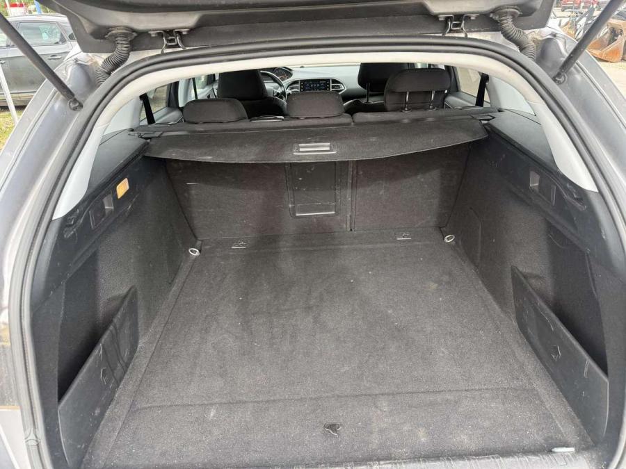 Grey Peugeot 308 2018 in Taurage, with an engine capacity of 1.50 L and mileage of 170 thousand km for 4600 €, photo 18 on AUTOMOTO.COM.LV