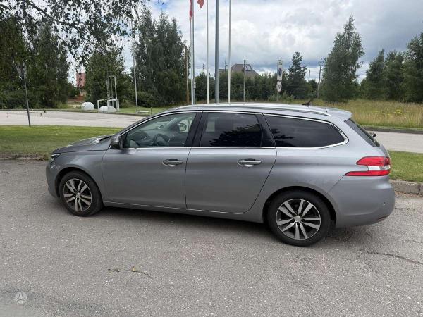 Grey Peugeot 308 2019 in Taurage, with an engine capacity of 1.50 L and mileage of 200 thousand km for 5200 €, photo 2 on AUTOMOTO.COM.LV