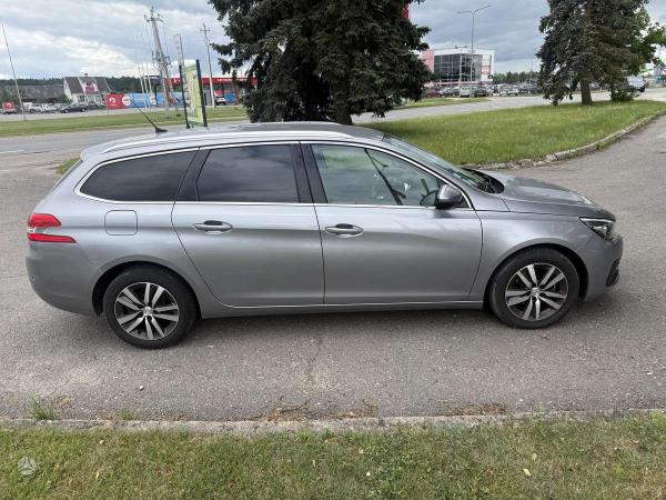 Grey Peugeot 308 2019 in Taurage, with an engine capacity of 1.50 L and mileage of 200 thousand km for 5200 €, photo 5 on AUTOMOTO.COM.LV