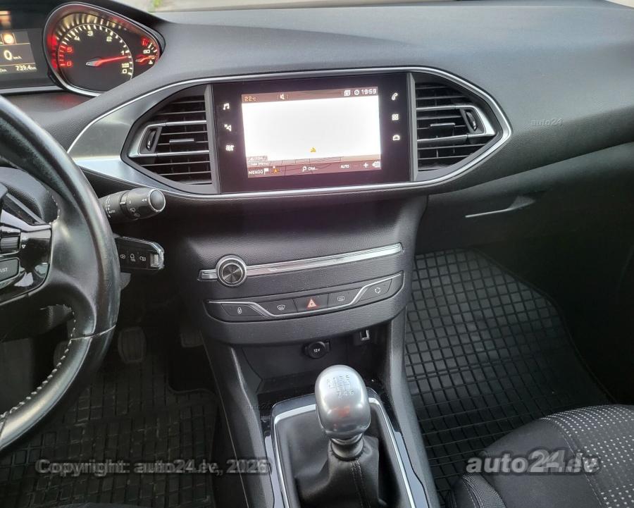 Grey Peugeot 308 2019 in Tallinn, with an engine capacity of 1.50 L and mileage of 138 thousand km for 7490 €, photo 10 on AUTOMOTO.COM.LV