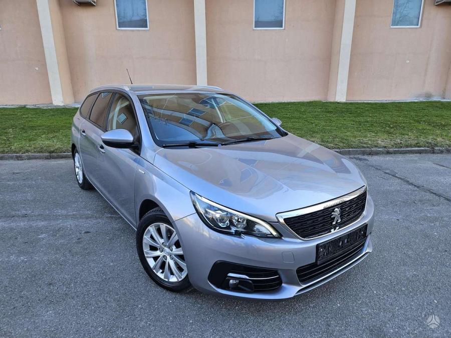 Grey Peugeot 308 2019 in Siauliai, with an engine capacity of 1.20 L and mileage of 112 thousand km for 5799 €, photo 6 on AUTOMOTO.COM.LV
