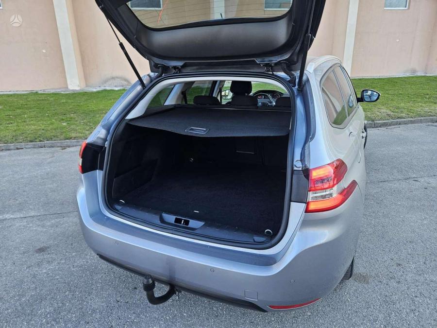 Grey Peugeot 308 2019 in Siauliai, with an engine capacity of 1.20 L and mileage of 112 thousand km for 5799 €, photo 16 on AUTOMOTO.COM.LV