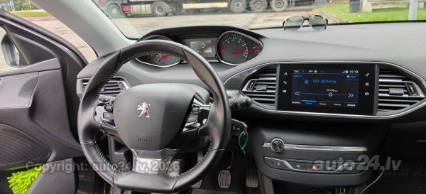 Пежо 308 2019 в Тапа на AUTOMOTO.COM.LV Серый Пежо 308 2019 в Тапа, объемом двигателя 1.20 л и пробегом 41 тыс. км за 12000 €, фото 3 на AUTOMOTO.COM.LV