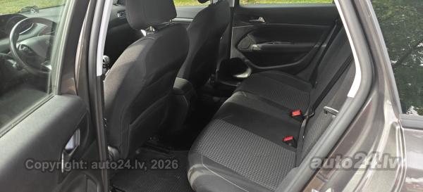 Пежо 308 2019 в Тапа на AUTOMOTO.COM.LV Серый Пежо 308 2019 в Тапа, объемом двигателя 1.20 л и пробегом 41 тыс. км за 12000 €, фото 6 на AUTOMOTO.COM.LV