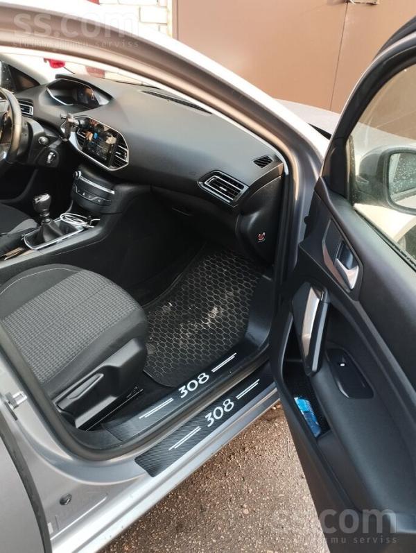 Grey Peugeot 308 2020 in Riga, with an engine capacity of 1.50 L and mileage of 0 thousand km for 7850 €, photo 7 on AUTOMOTO.COM.LV