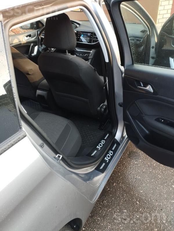 Grey Peugeot 308 2020 in Riga, with an engine capacity of 1.50 L and mileage of 0 thousand km for 7850 €, photo 8 on AUTOMOTO.COM.LV