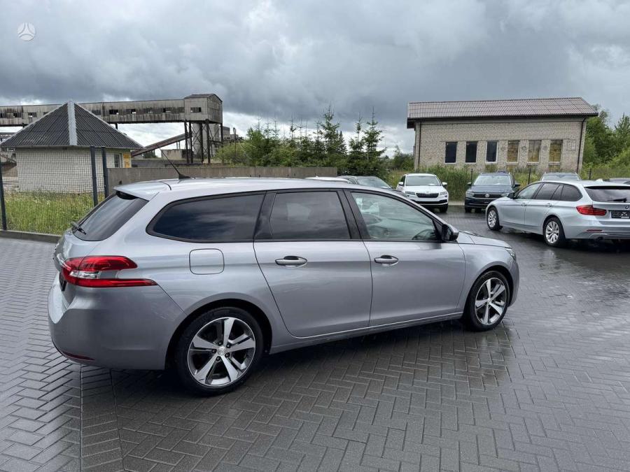 Grey Peugeot 308 2020 in Telschi, with an engine capacity of 1.50 L and mileage of 205 thousand km for 7300 €, photo 8 on AUTOMOTO.COM.LV