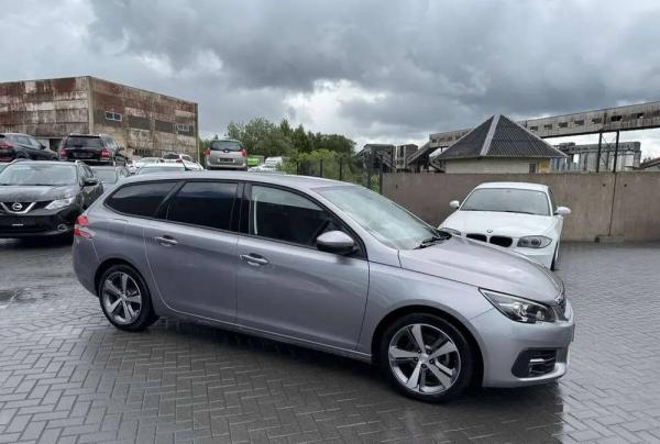 Grey Peugeot 308 2020 in Telschi, with an engine capacity of 1.60 L and mileage of 205 thousand km for 7290 €, photo 2 on AUTOMOTO.COM.LV
