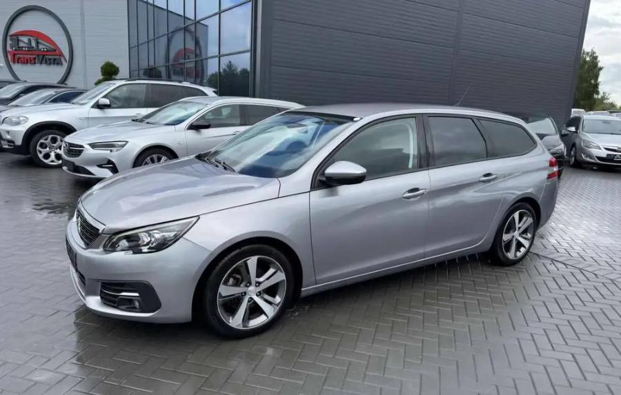 Grey Peugeot 308 2020 in Telschi, with an engine capacity of 1.60 L and mileage of 205 thousand km for 7290 €, photo 5 on AUTOMOTO.COM.LV