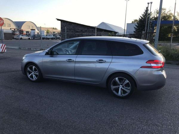 Grey Peugeot 308 2020 in Marijampole, with an engine capacity of 1.50 L and mileage of 226 thousand km for 5800 €, photo 9 on AUTOMOTO.COM.LV