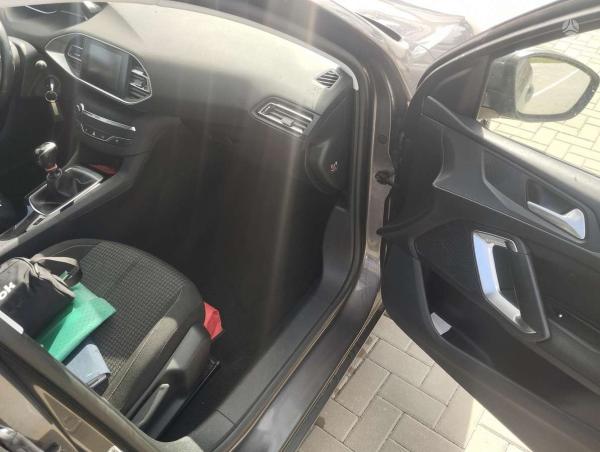 Grey Peugeot 308 2020 in Taurage, with an engine capacity of 1.50 L and mileage of 127 thousand km for 6000 €, photo 8 on AUTOMOTO.COM.LV